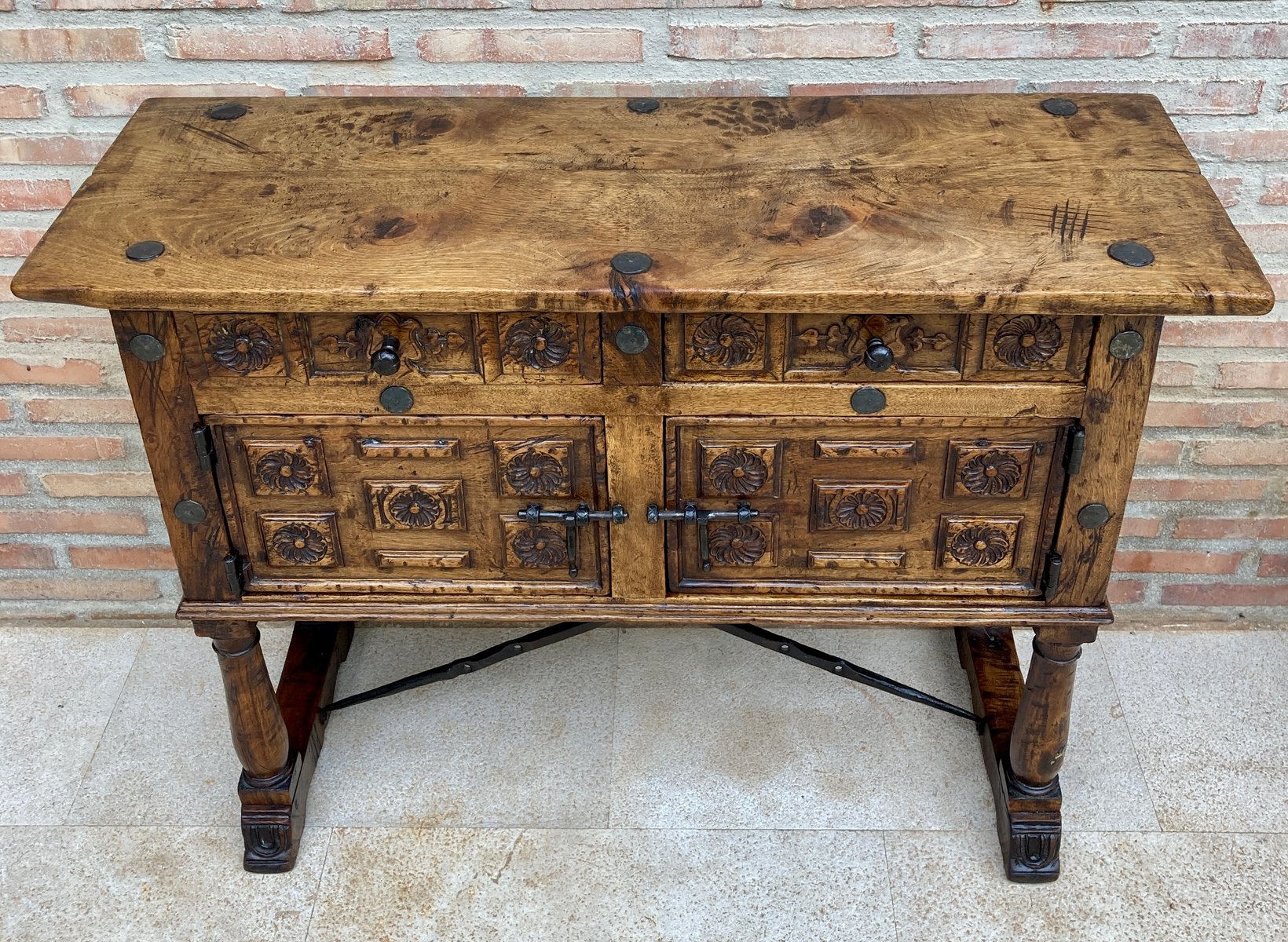 19th Century Spanish Console Table in Walnut for sale at Pamono