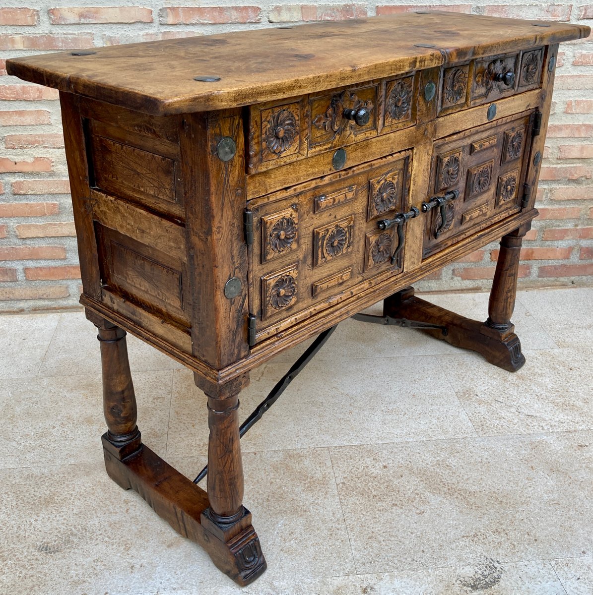 19th Century Spanish Console Table in Walnut for sale at Pamono