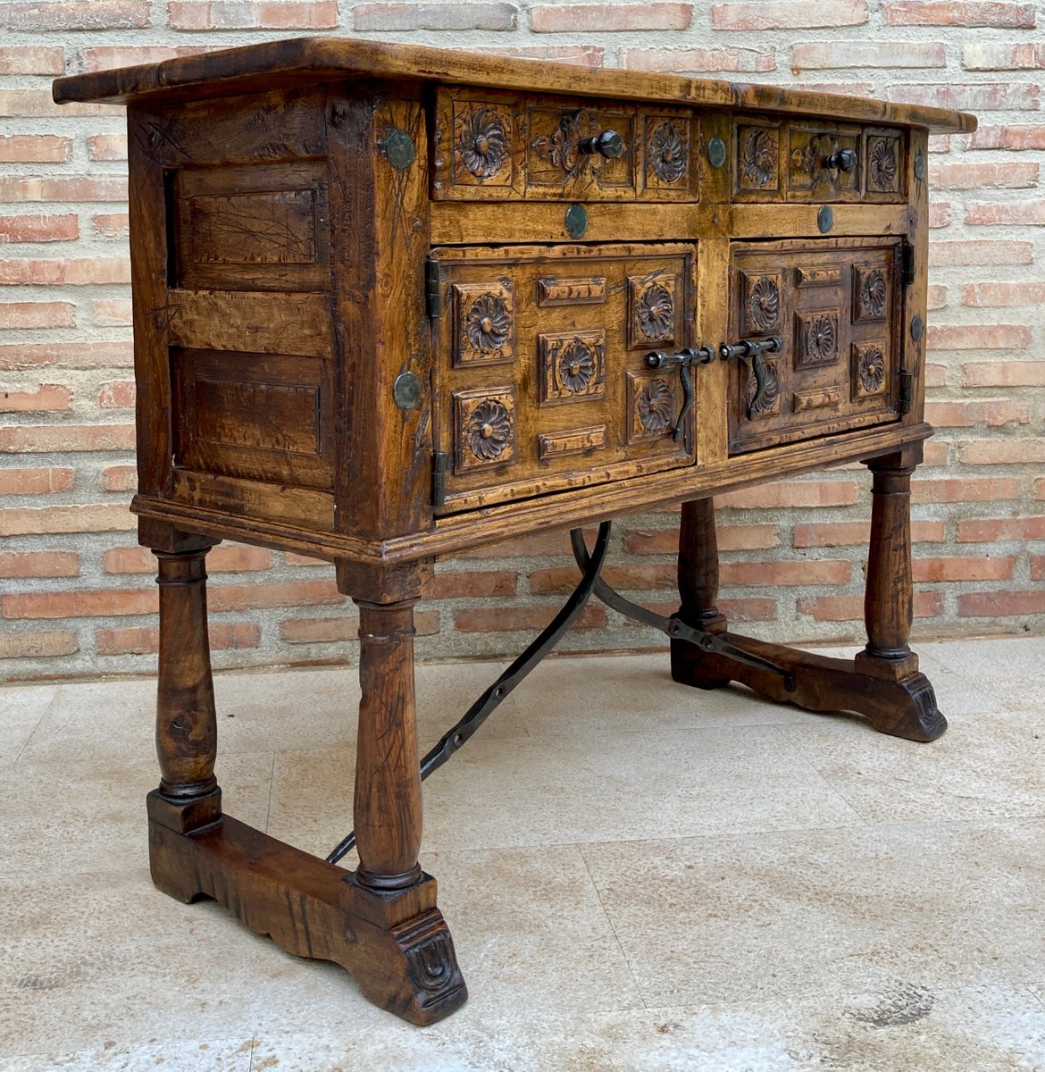 19th Century Spanish Console Table in Walnut for sale at Pamono