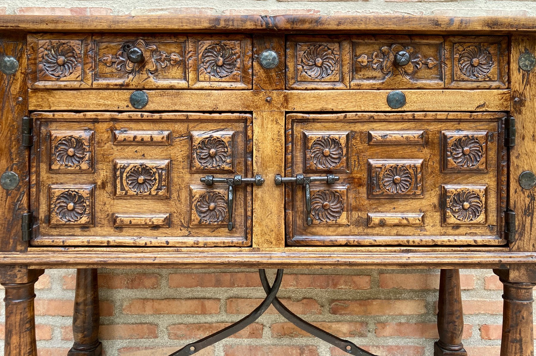 19th Century Spanish Console Table in Walnut for sale at Pamono
