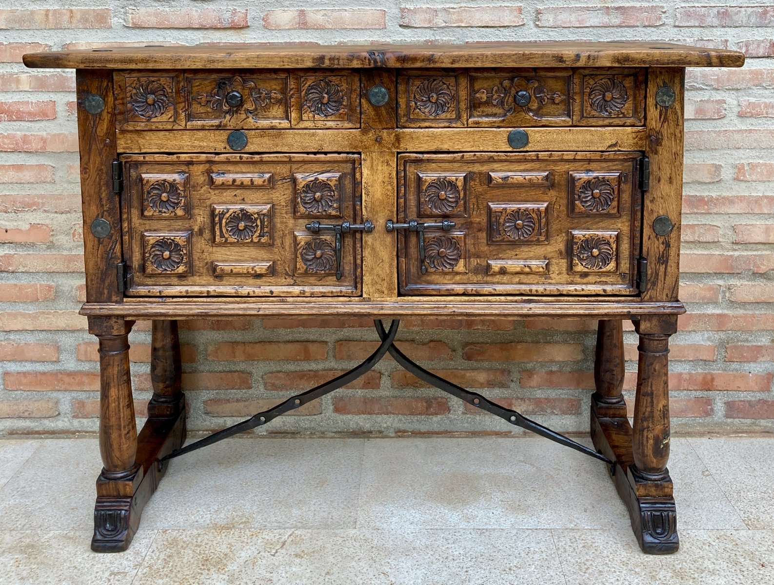 19th Century Spanish Console Table in Walnut for sale at Pamono