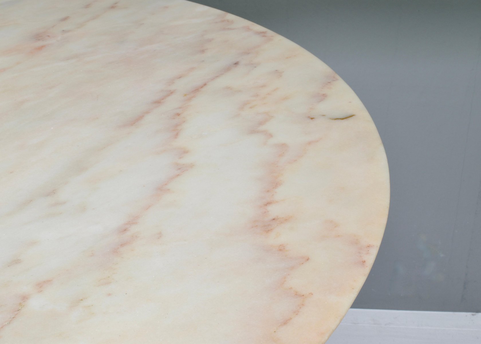 Italienischer Esstisch aus Marmor & Messing, 1970er bei Pamono kaufen