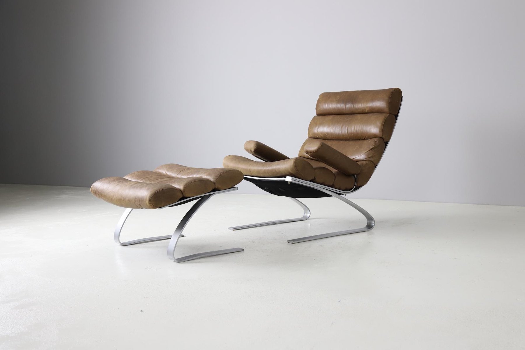 Sinus Sessel & Fußhocker von Reinhold Adolf & Hans Jürgen Schröpfer ...