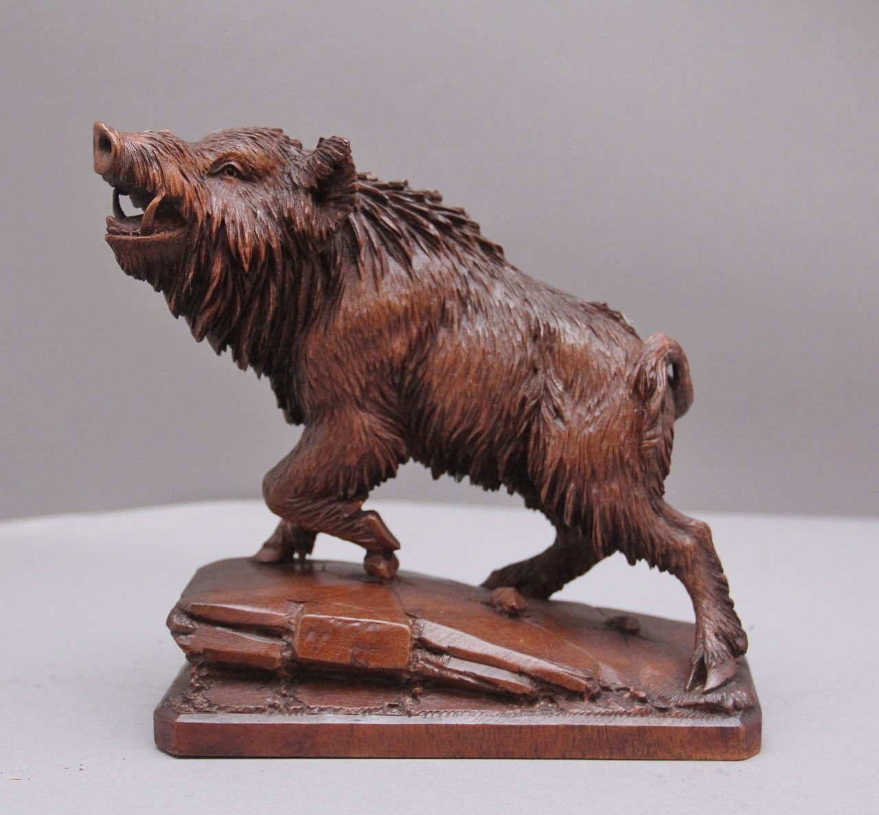 Antike Schwarzwälder Wildschwein Schnitzerei, 1880 bei Pamono kaufen