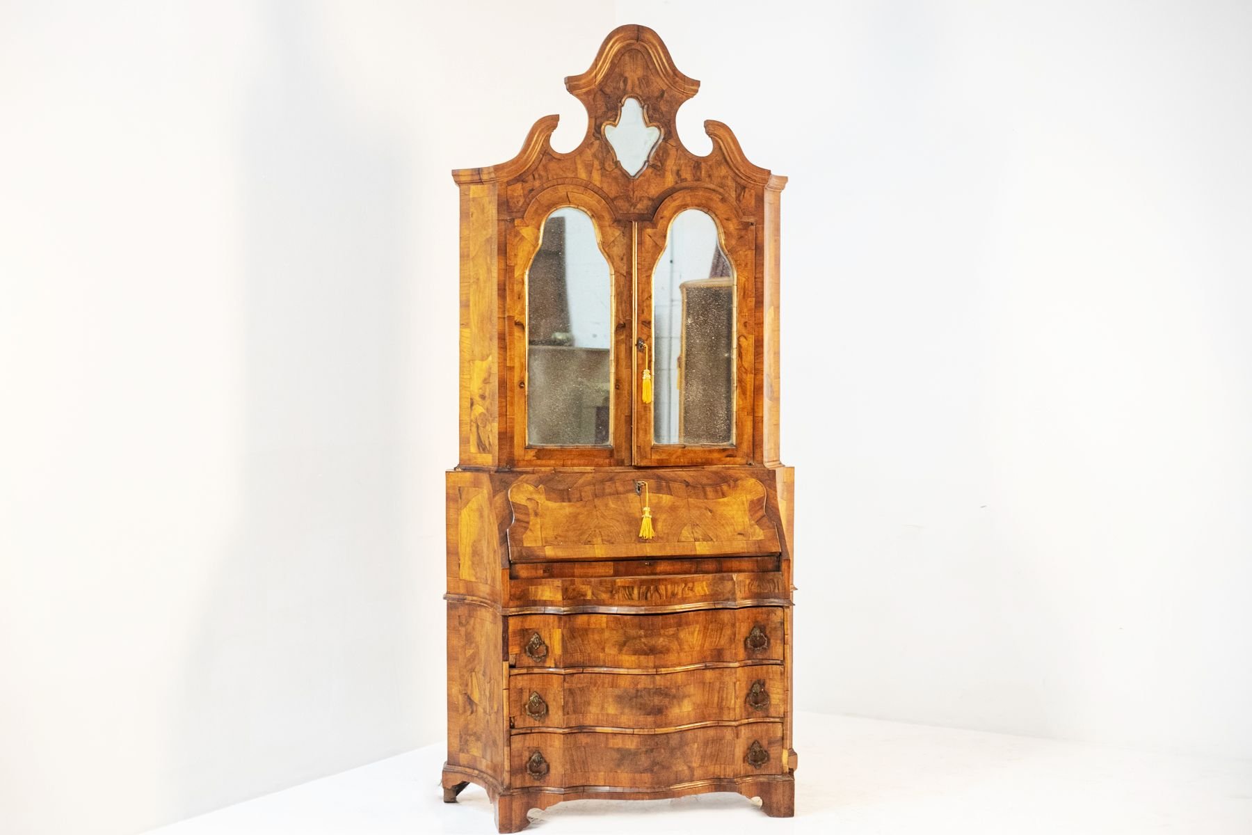 Meuble Style Louis XV Antique en Noyer, 1800s en vente sur Pamono