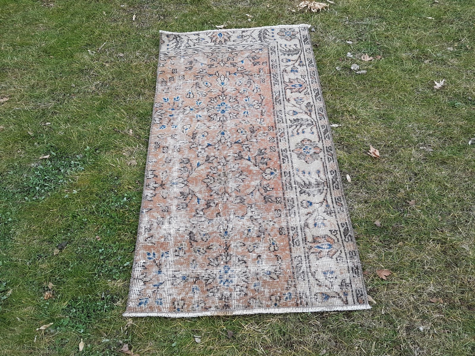 Handgefertigter Mini Teppich, 1970er bei Pamono kaufen