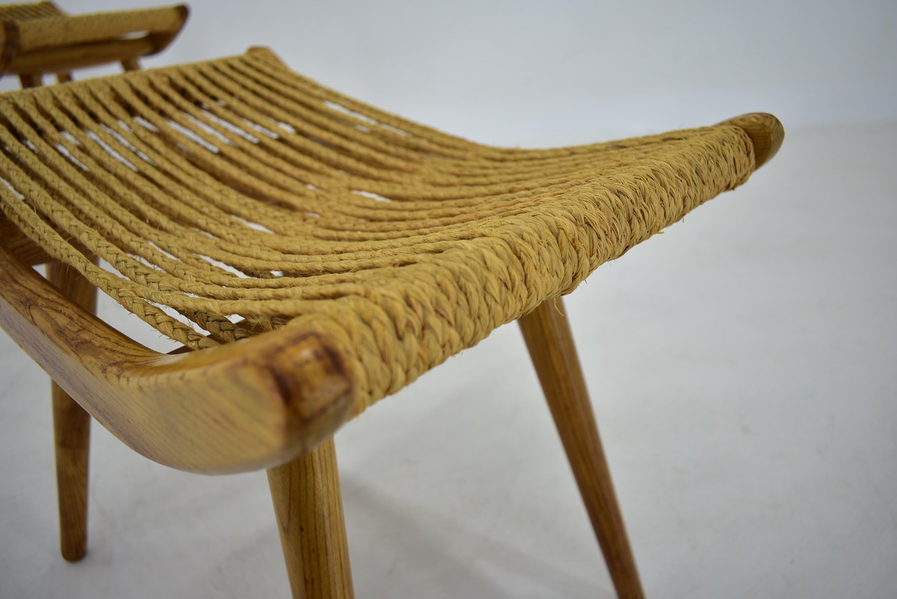 Hocker aus Buche & Stroh, Tschechoslowakei, 1960er, 2er Set bei Pamono kaufen