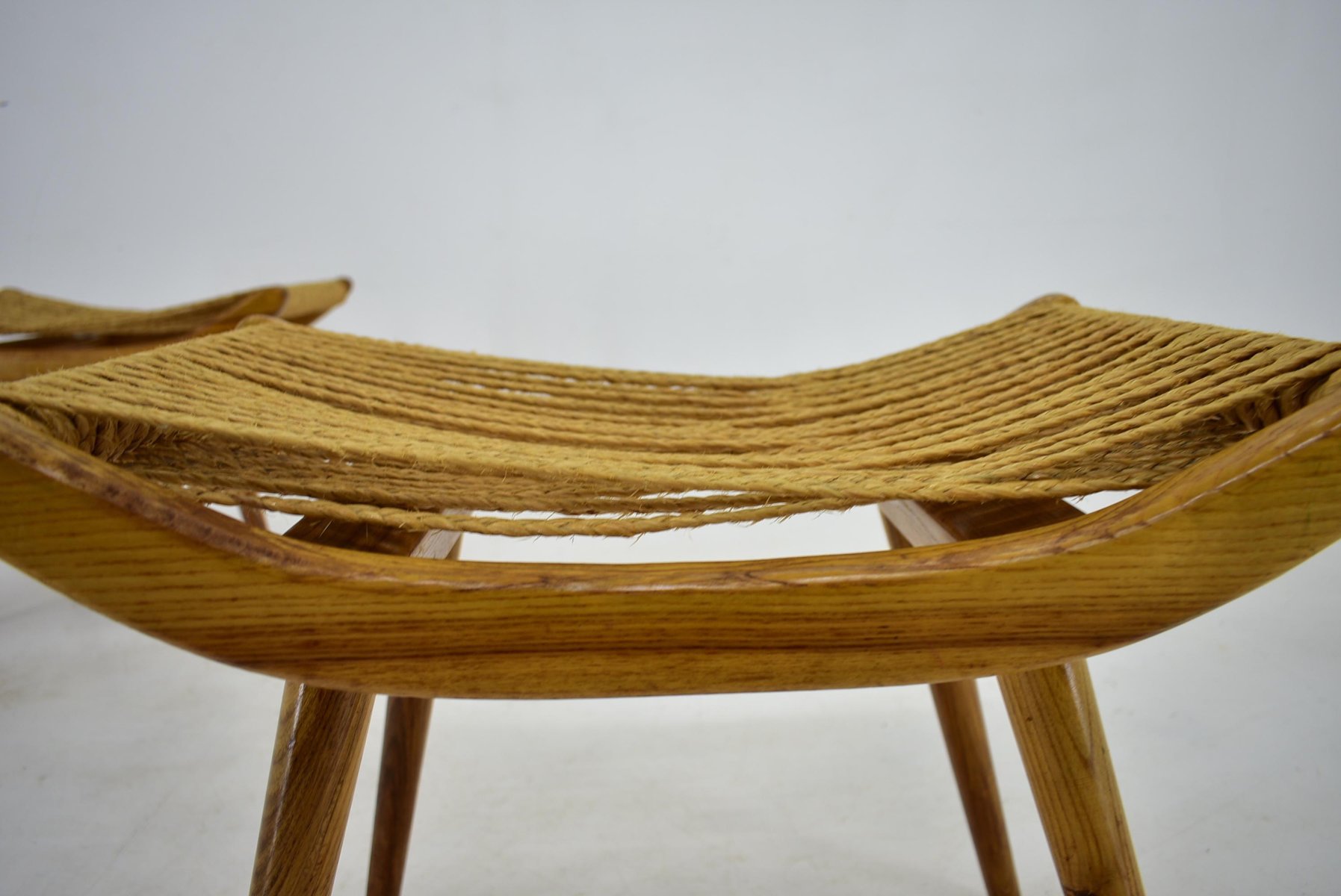 Hocker aus Buche & Stroh, Tschechoslowakei, 1960er, 2er Set bei Pamono kaufen