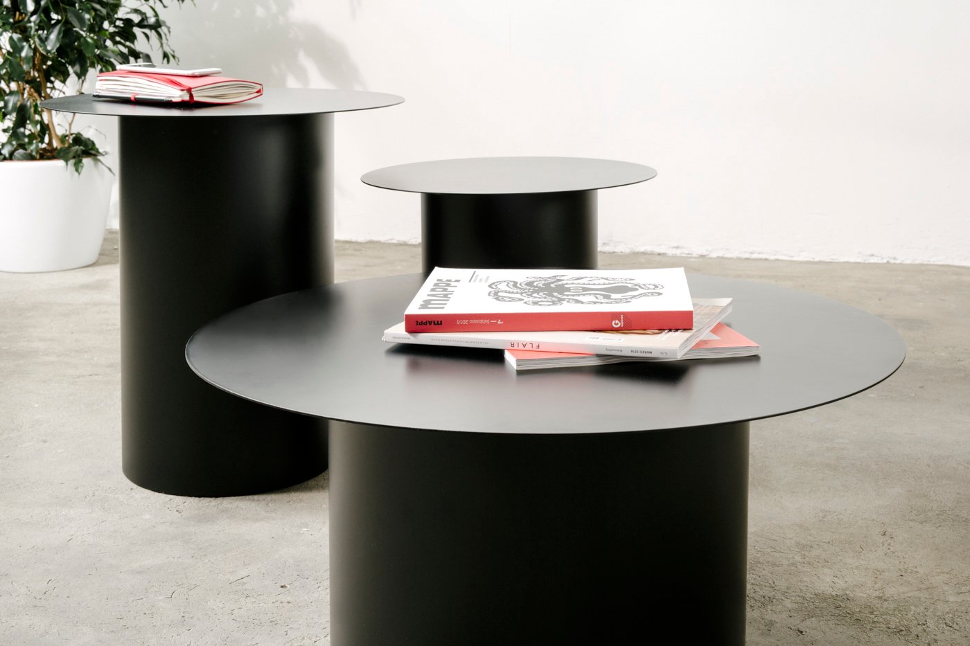 Chiodo NA4 Table by Marco Ripa for sale at Pamono