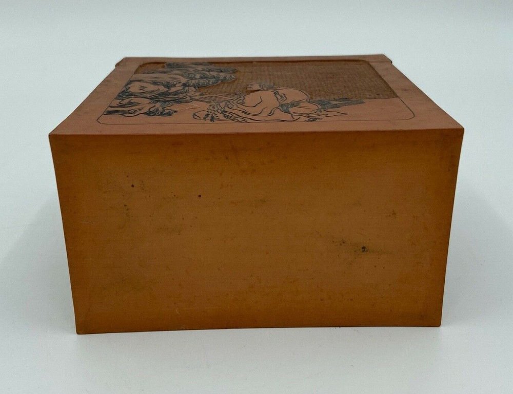 18th Century Chinese Carved Box for sale at Pamono