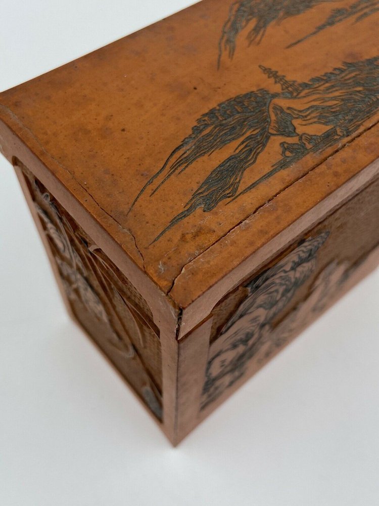 18th Century Chinese Carved Box for sale at Pamono