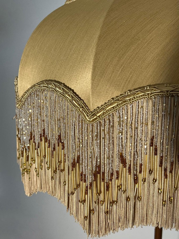 Antike korinthische Stehlampe aus Messing mit Fransen, 1890 bei Pamono ...