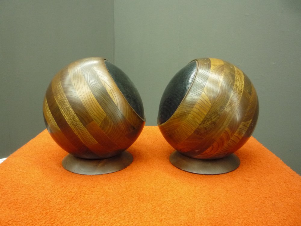 Space Age Wood Sphere Lautsprecher, 1970er, 2er Set bei Pamono kaufen