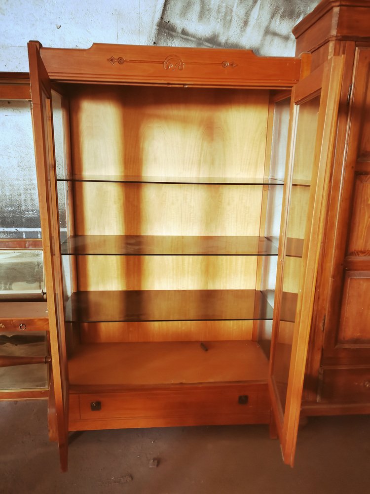 Mid-Century Wooden Vitrine with Glass Doors for sale at Pamono