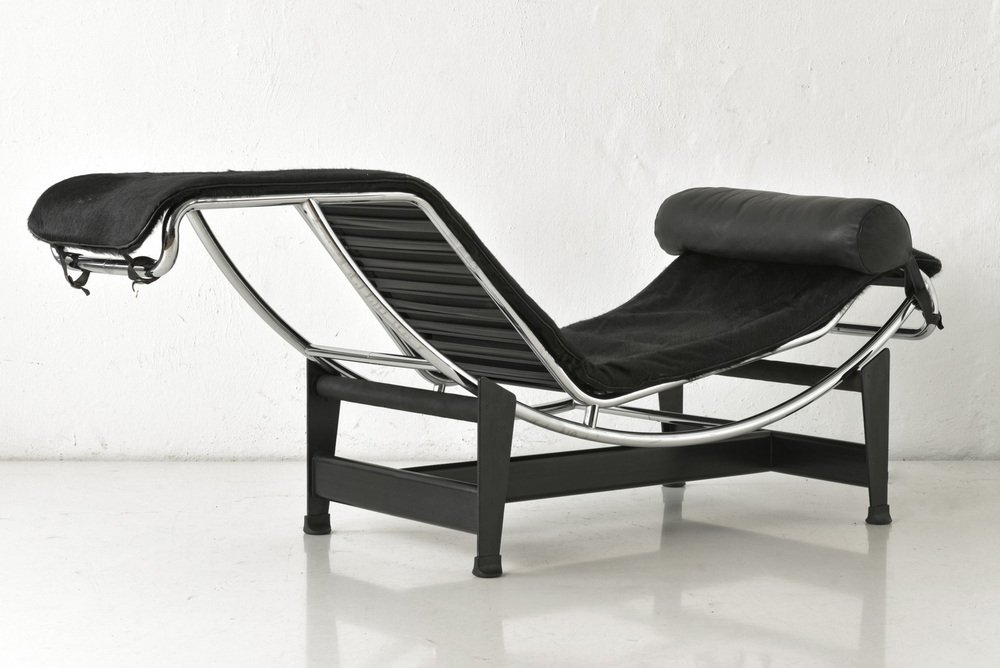 Poltrona reclinabile LC4 di Le Corbusier, Charlotte Perriand & Pierre Jeanneret per Cassina ...