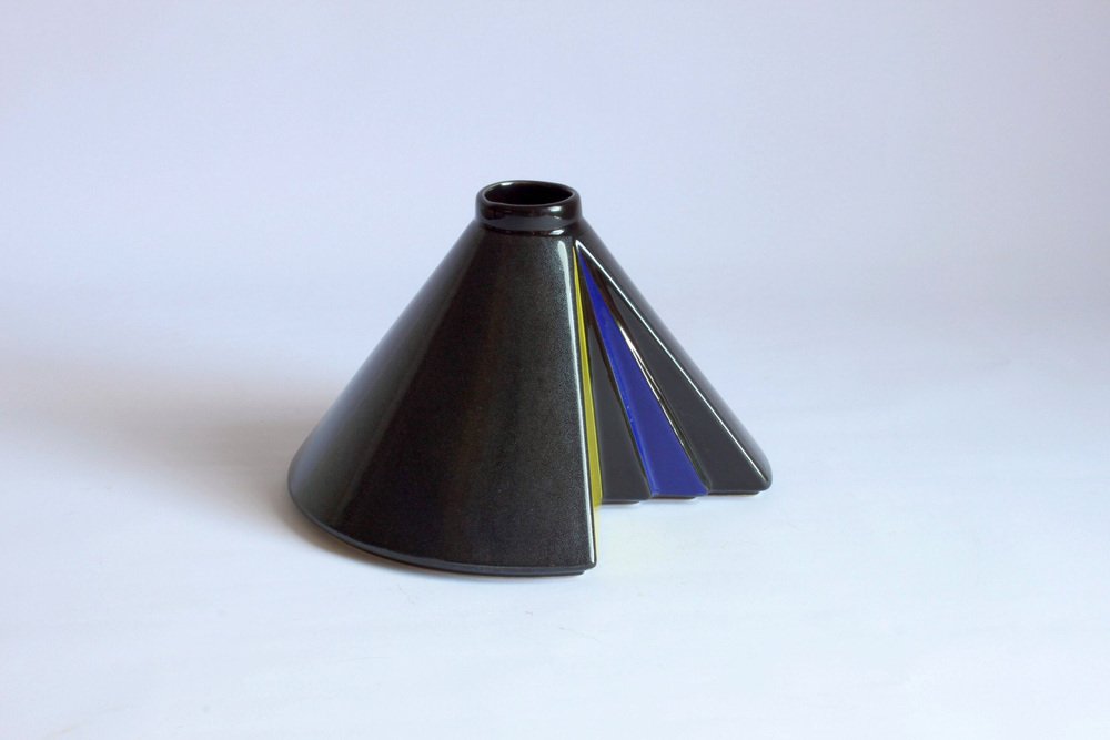 Postmoderne deutsche konische Vase von Steuler Design, 1980er bei ...