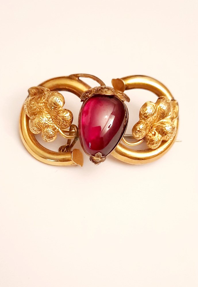 Mid Victorian Golden Brooch for sale at Pamono