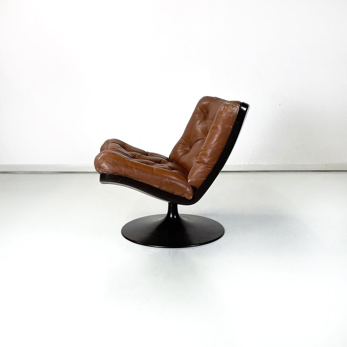 Italian Space Age Armchair in Brown Leather and Black Plastic by Play ...
