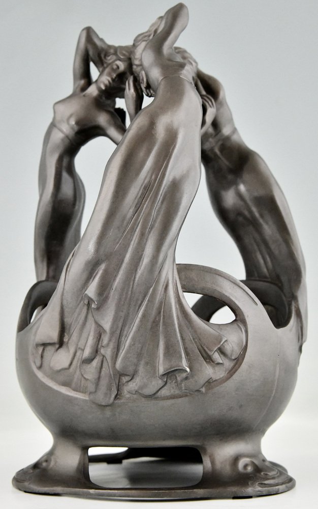 Jugendstil Tafelaufsatz mit 3 tanzenden Damen aus Zinn von Maurice ...