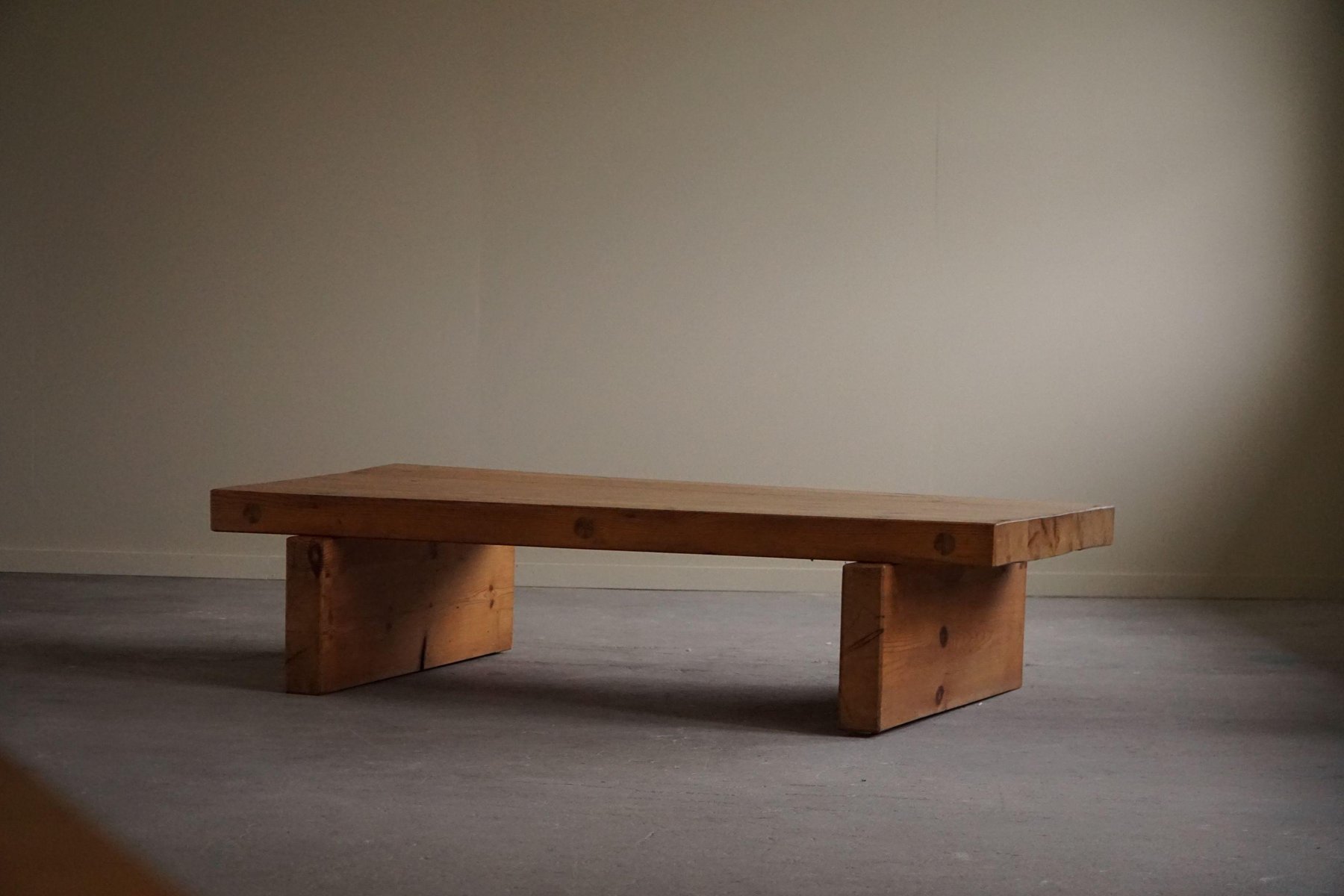 Rechteckiger Mid-Century Couchtisch aus Pinienholz von Roland ...