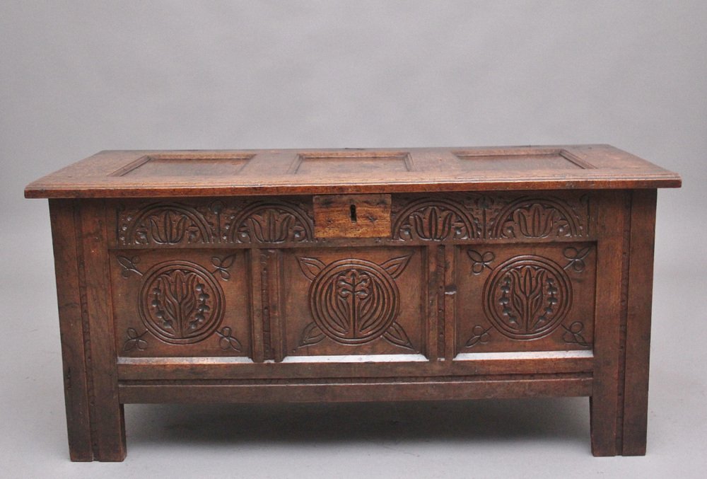 17th Century Carved Oak Coffer, 1680s for sale at Pamono