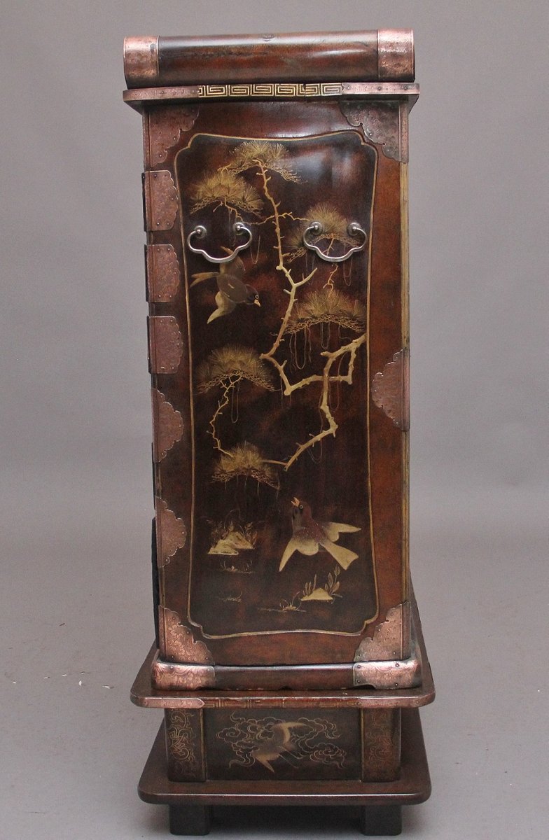 Antique Japanese Gilt Lacquered Cabinet, 1880 for sale at Pamono