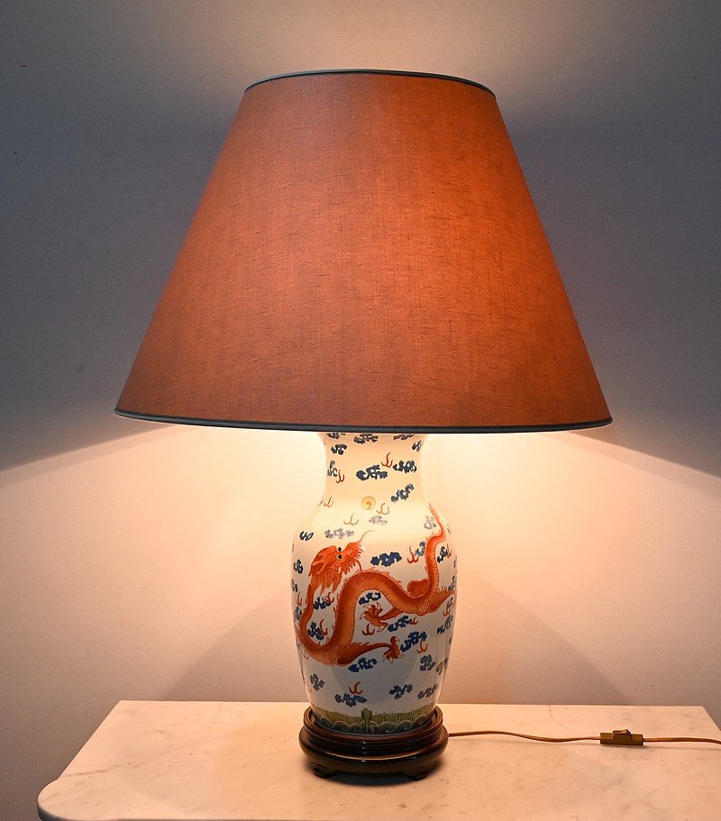 Dragons Table Lamp in Chinese Porcelain, 1960 for sale at Pamono