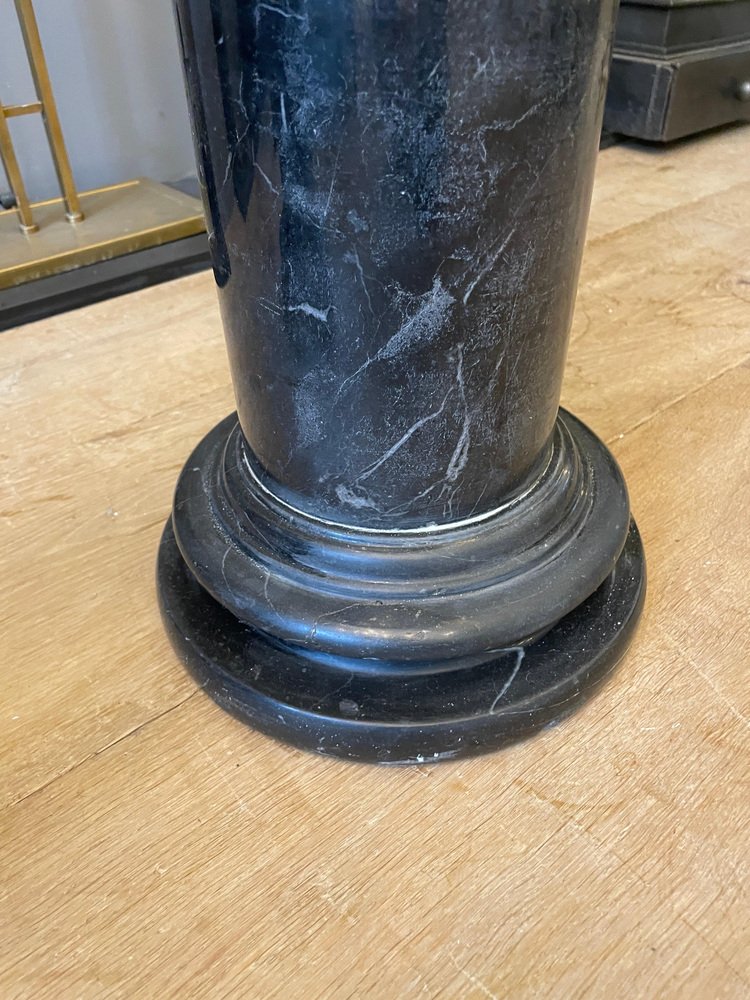 Schwarze Fossile Säulen aus Marmor und Bronze, 1970, 2er Set bei Pamono ...