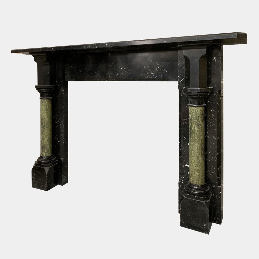 Repisa de chimenea gótica antigua negra de mármol de Kilkenny y ...