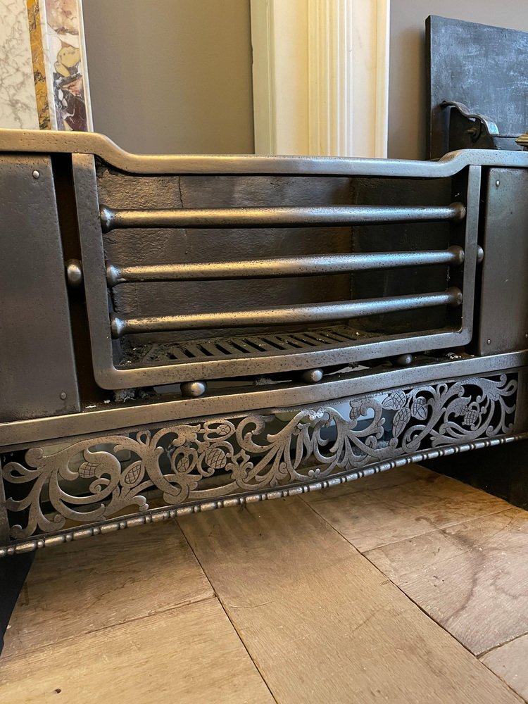 Antique English Register Grate in Polished Steel for sale at Pamono