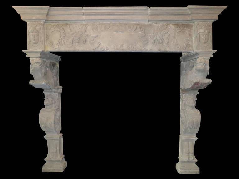 Antiker monumentaler Renaissance Kaminsims aus Stein bei Pamono kaufen
