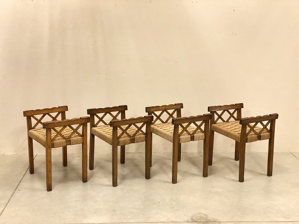 Rustikale Hocker aus Kastanienholz & Stroh, 1940er, 4er Set bei Pamono ...