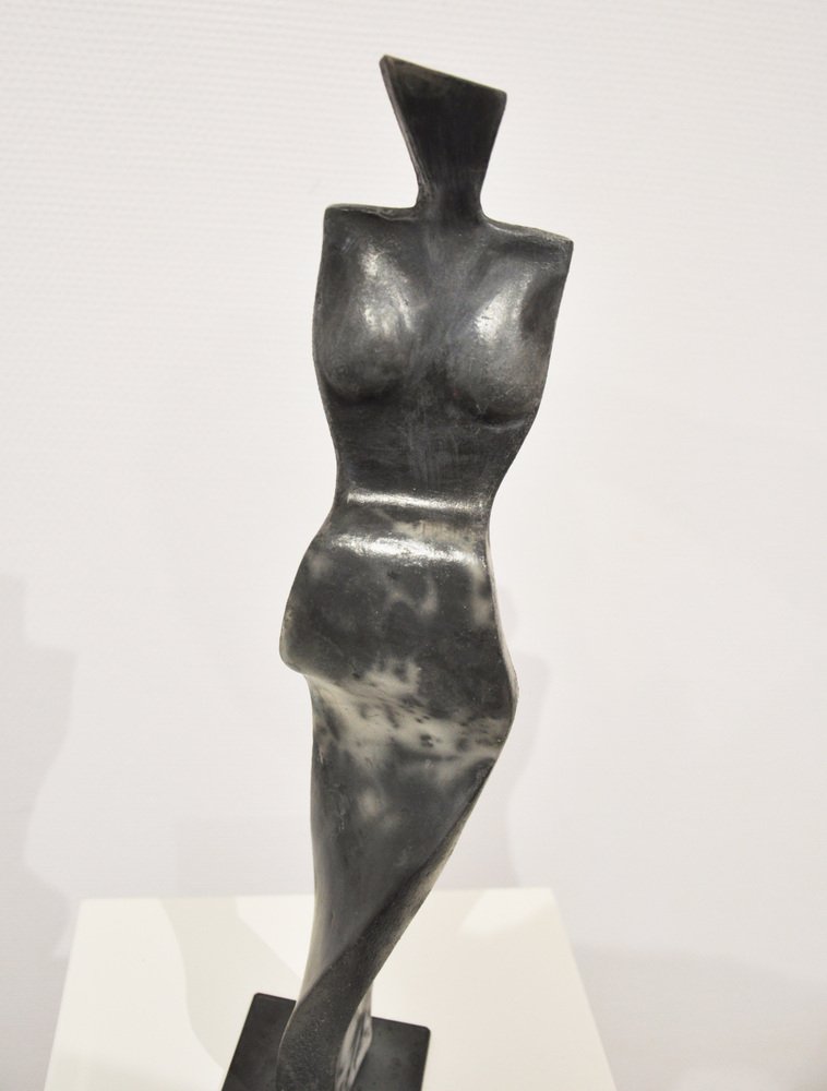 Joëlle Laboue, B-SIL1, 2022, Terracotta for sale at Pamono