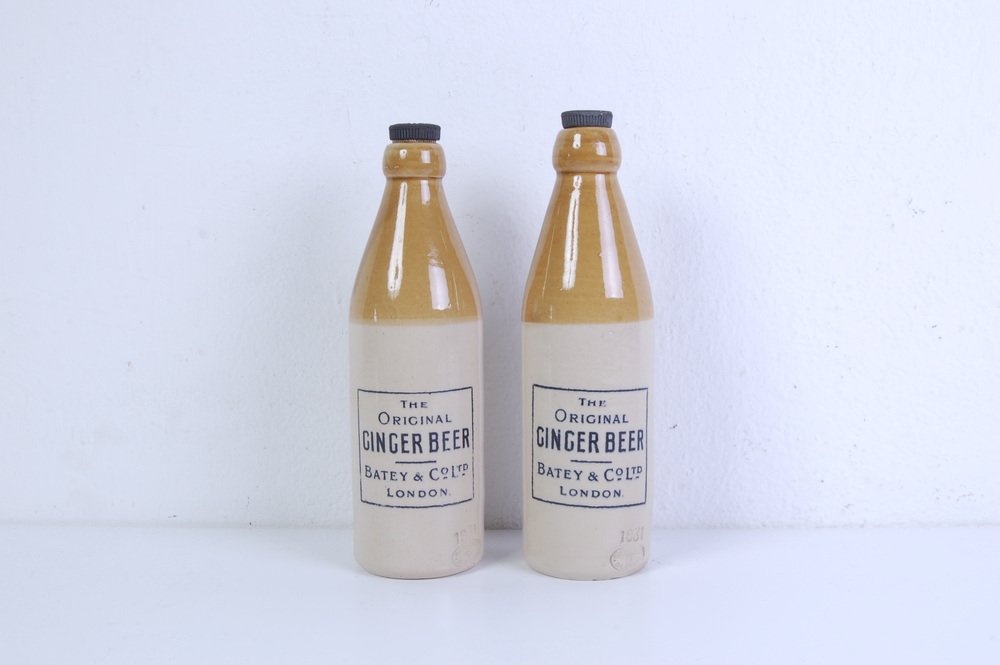 Glasiertes Steingut Flaschen Set, 1931, 8er Set bei Pamono kaufen