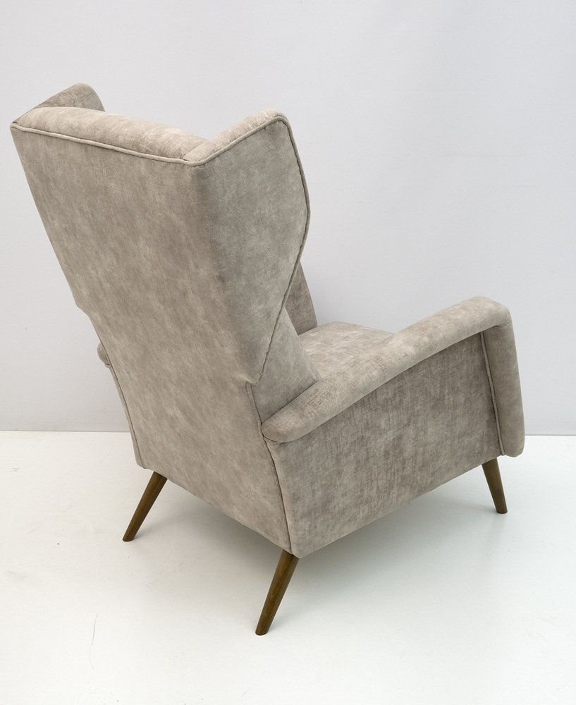 Moderner italienischer Mid-Century Ohrensessel aus Samt von Gio Ponti ...