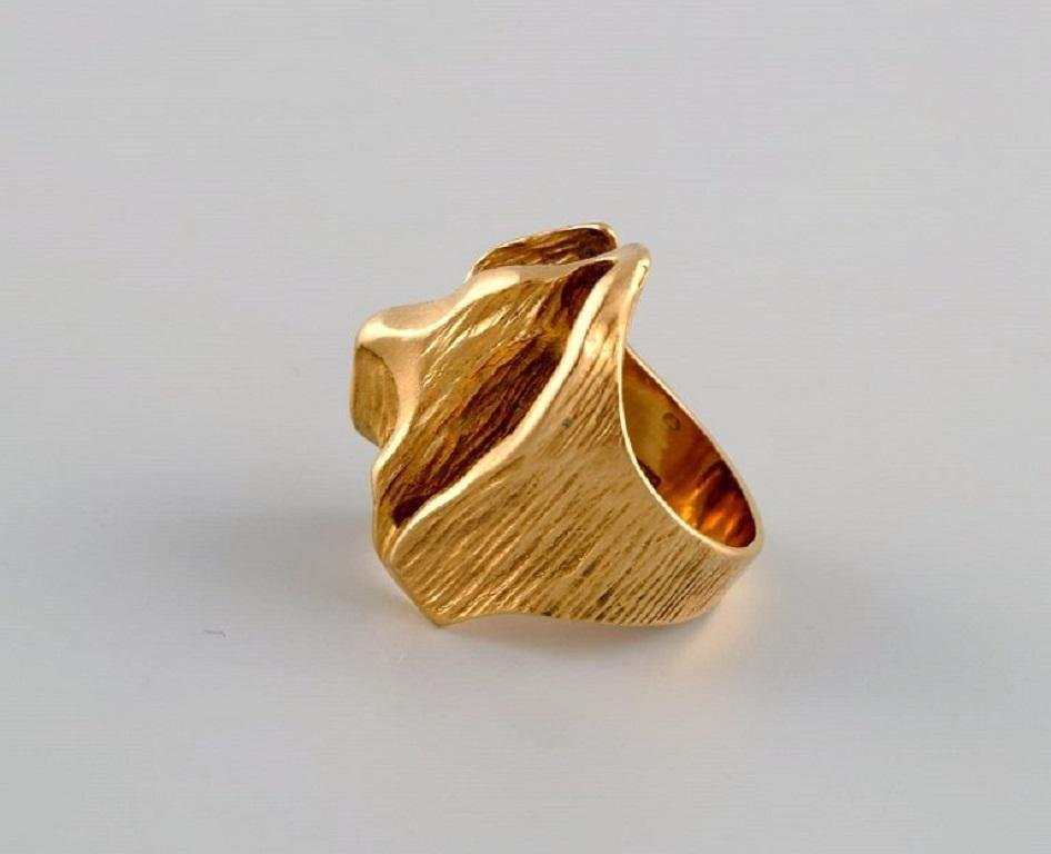 Danish Modernist Ring in 18 Carat Gold by Ole Lynggaard, 1960s for sale ...