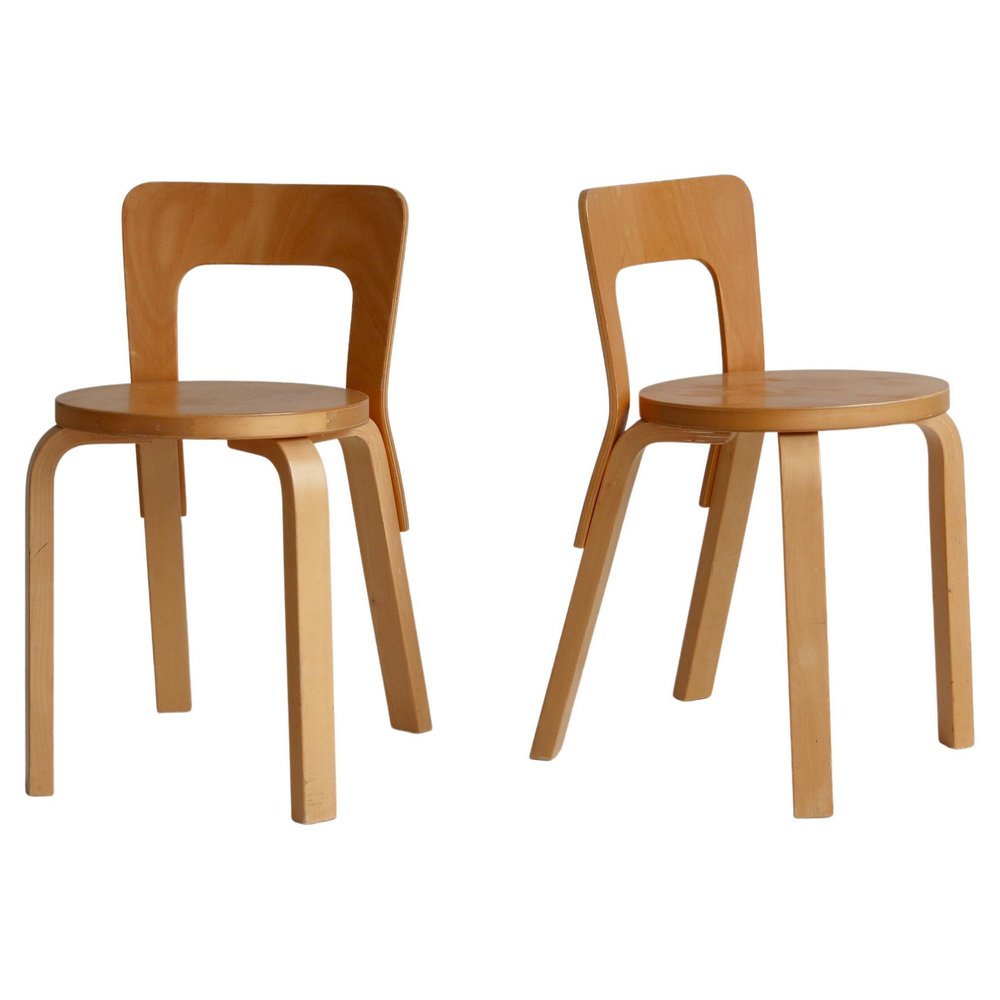 Modell 65 Hocker aus laminiertem Birkenholz von Alvar Aalto für Artek, 1960er, 2er Set bei ...