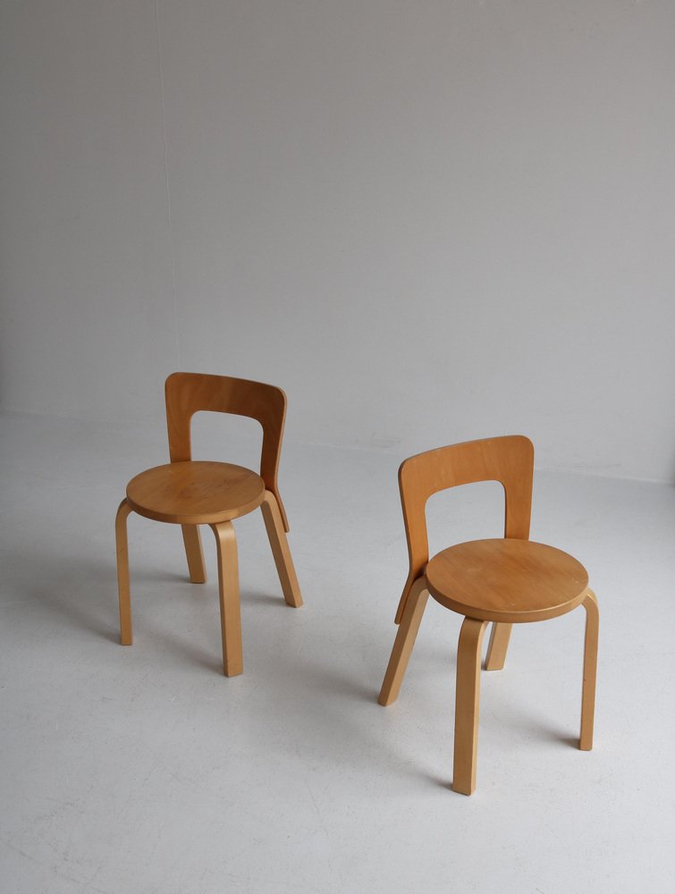 Modell 65 Hocker aus laminiertem Birkenholz von Alvar Aalto für Artek, 1960er, 2er Set bei ...