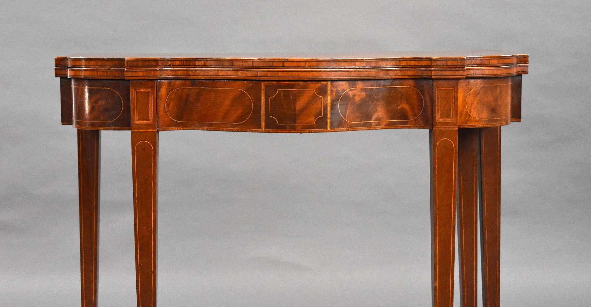 Edwardian Mahogany Serpentine Tea Table, 1900s for sale at Pamono