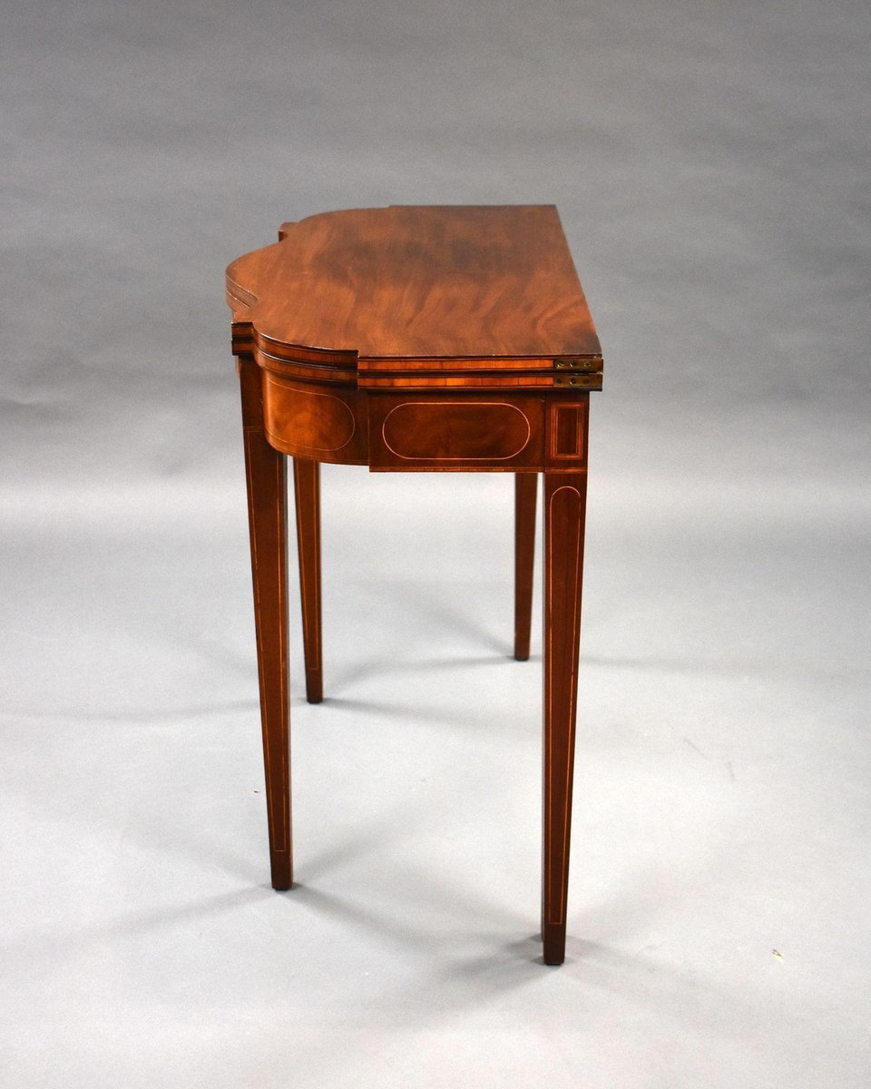 Edwardian Mahogany Serpentine Tea Table, 1900s for sale at Pamono