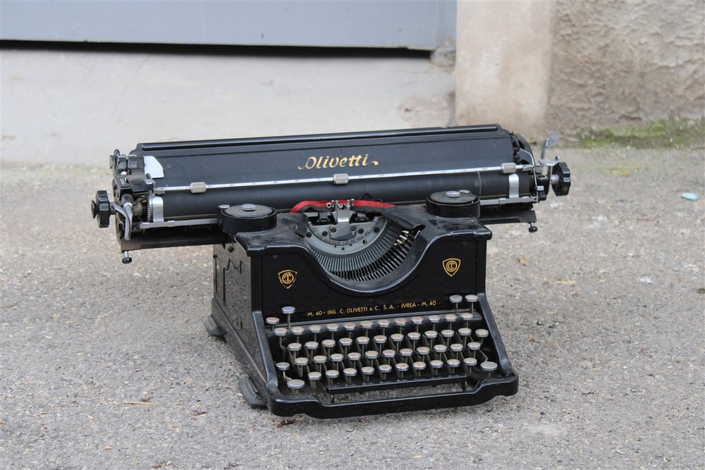 Italian Ivrea 40 Typewriter from Olivetti, 1940s for sale at Pamono
