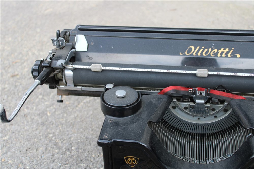 Italian Ivrea 40 Typewriter from Olivetti, 1940s for sale at Pamono