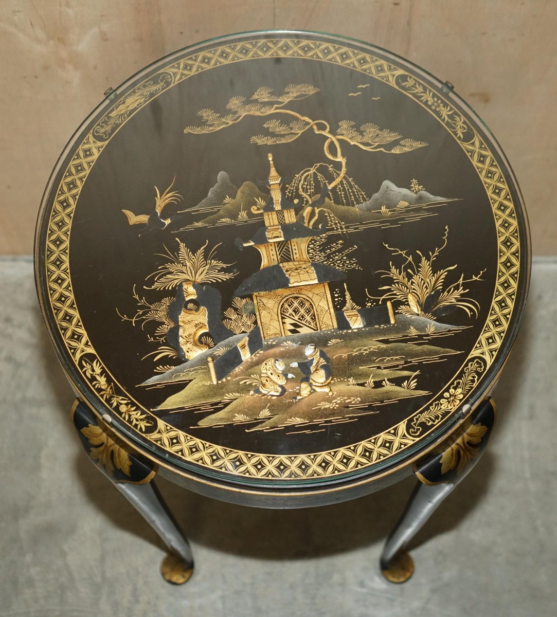 Antique Victorian Chinese Lacquered Side Table, 1900 for sale at Pamono