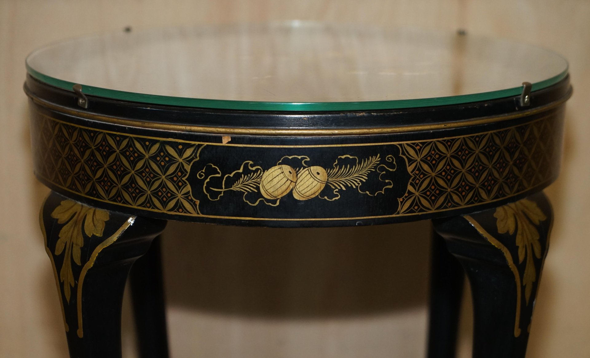 Antique Victorian Chinese Lacquered Side Table, 1900 for sale at Pamono