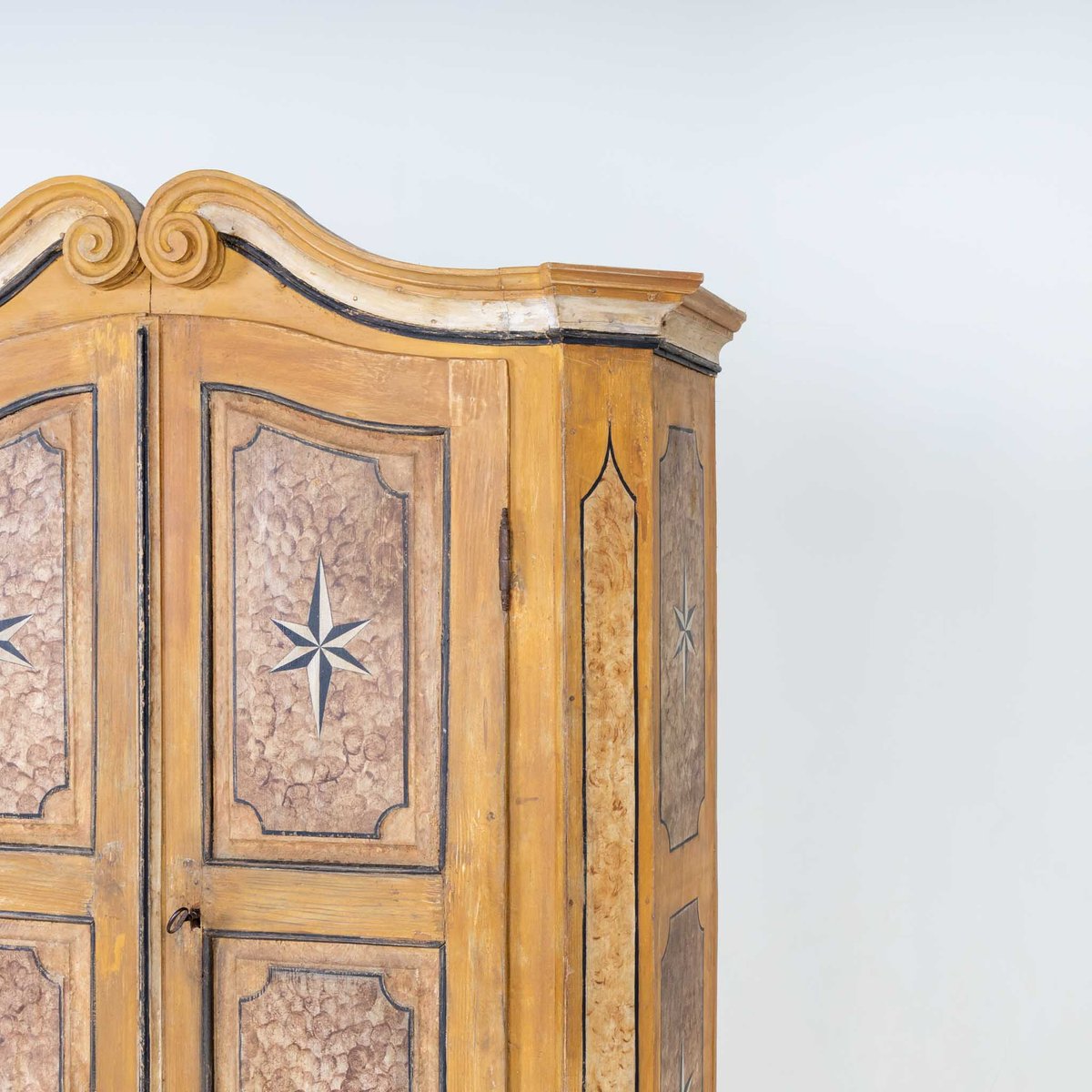 Baroque Cabinet, 1700s for sale at Pamono