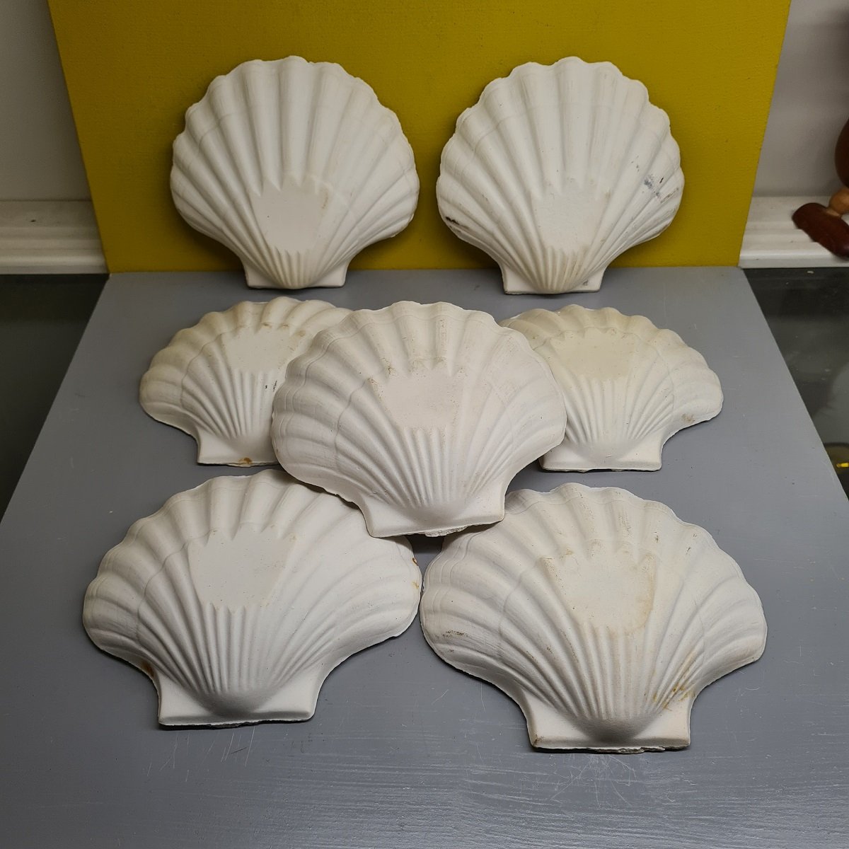 Vintage Biscuit Porcelain Shells, 1920s, Set of 7 for sale at Pamono