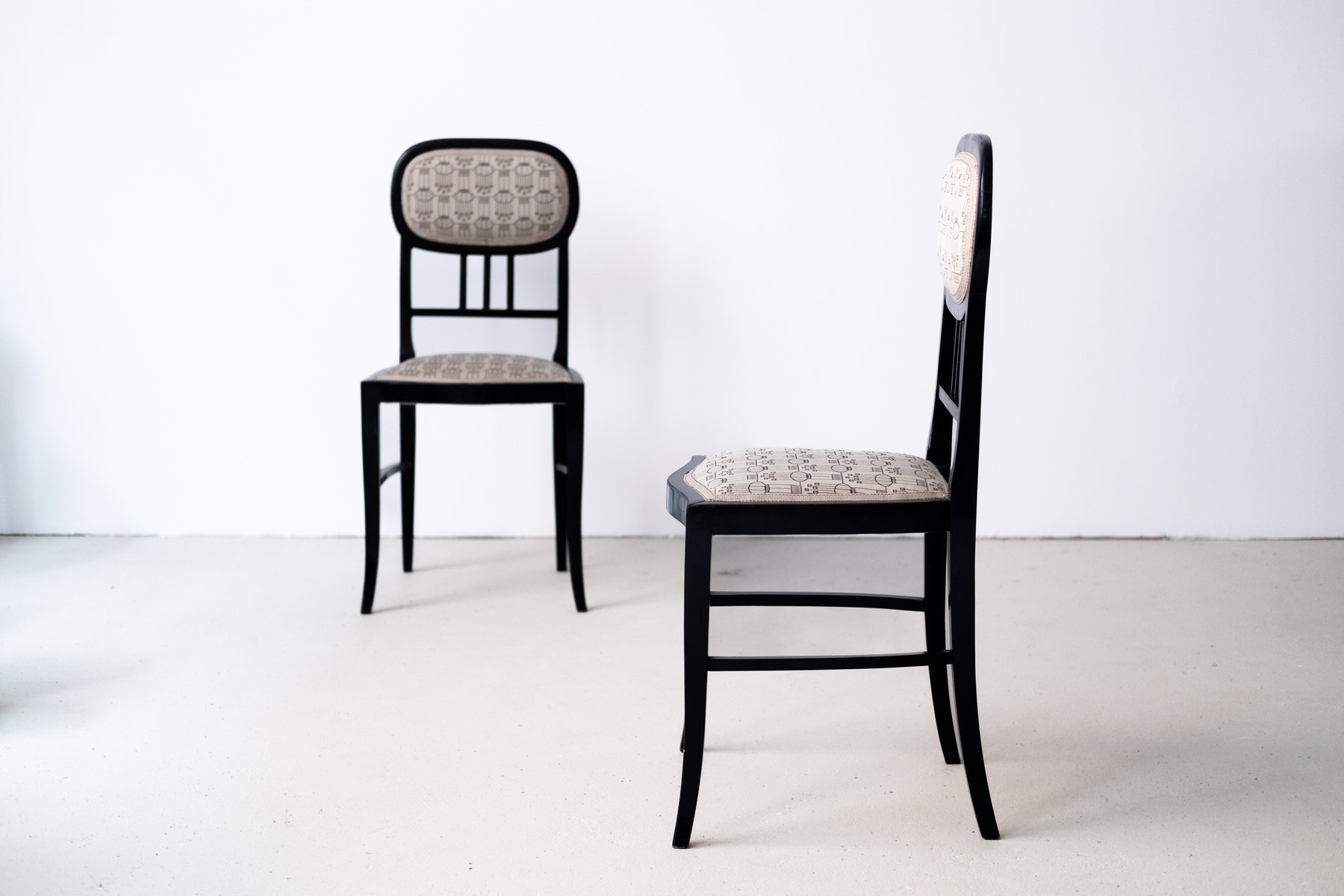 Sedie e tavolo Art Nouveau di Josef Hoffmann per Thonet, metà XIX secolo, set di 3 in vendita su ...