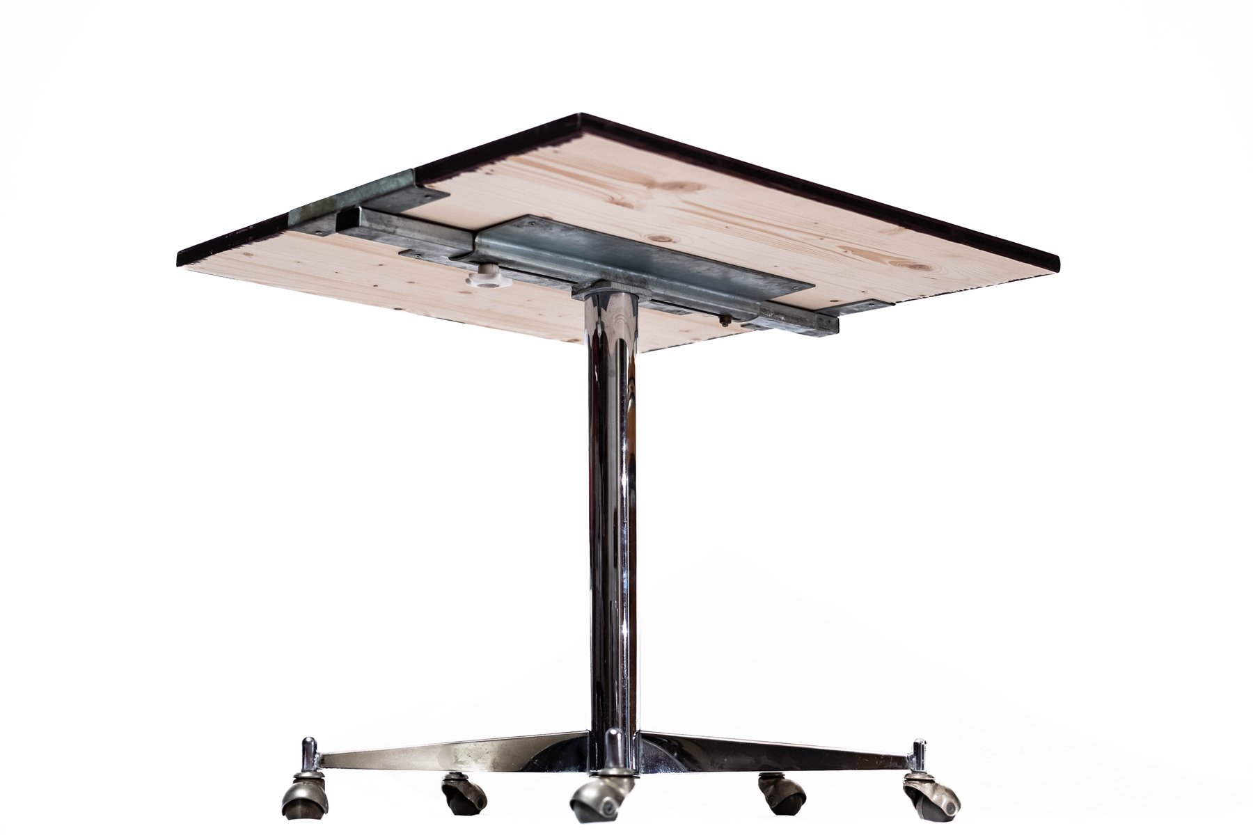 Verchromter Stahlrohr Tisch auf Rollen mit Palisander Tischplatte bei ...