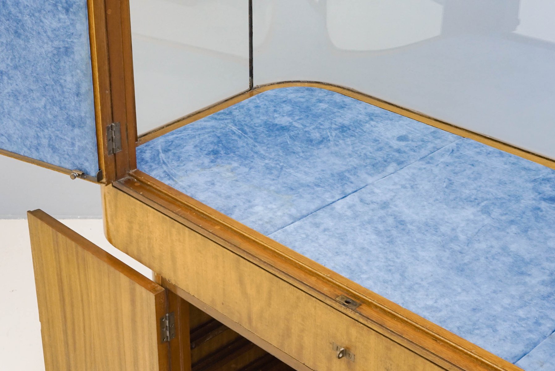 Shop Display Cabinets, Set of 2 for sale at Pamono