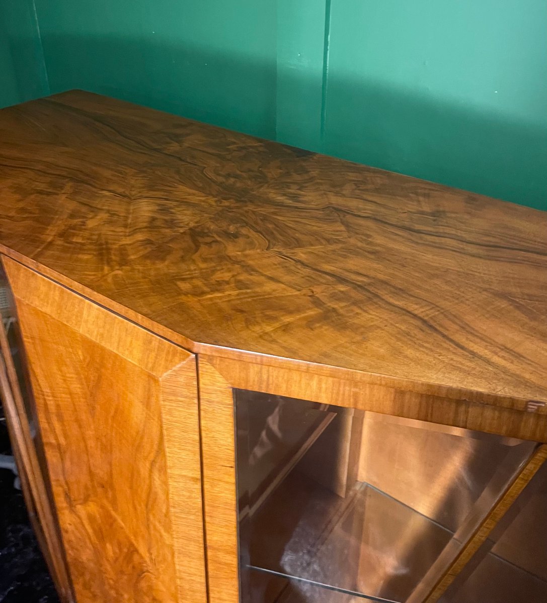 Meuble Sunburst Art Déco en Noyer et Erable, 1930s en vente sur Pamono